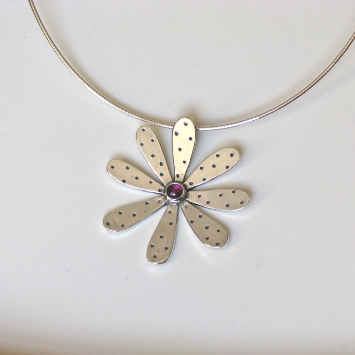 Garnet Spotty Daisy Pendant