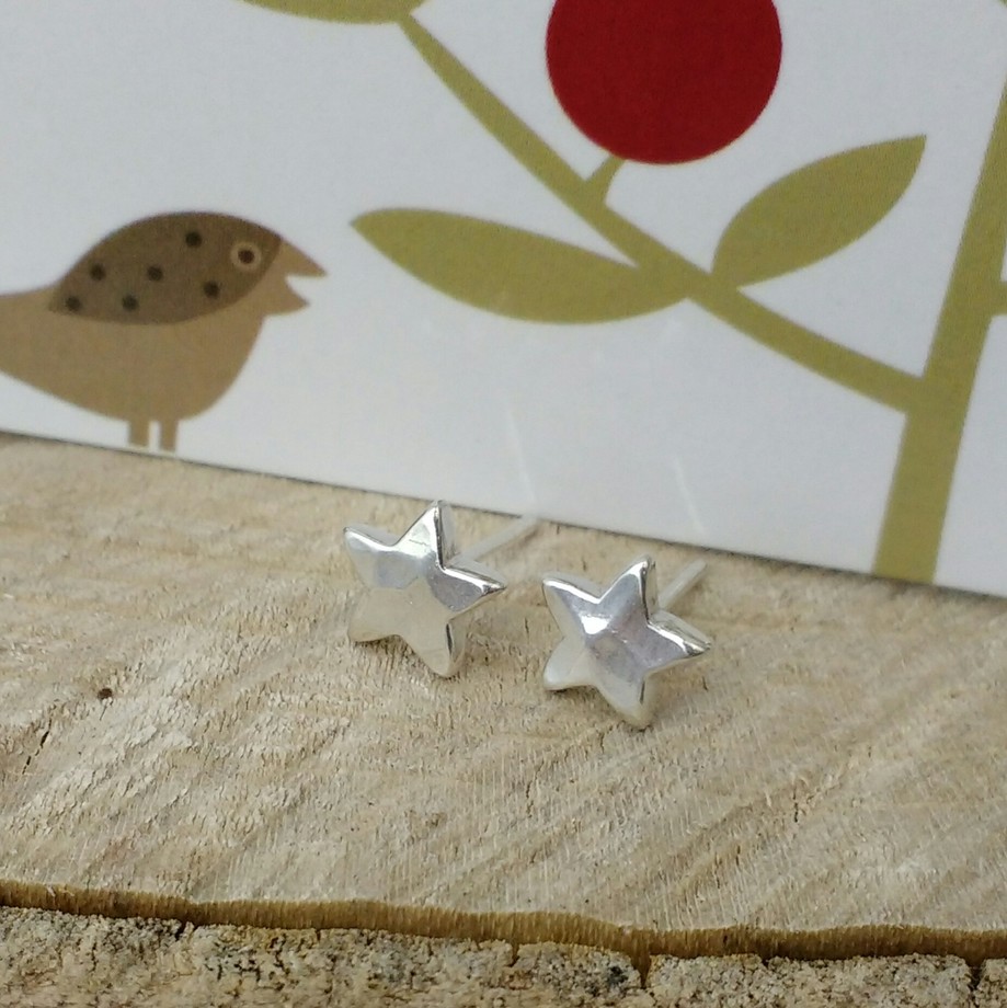 Little chunky Hammered star studs